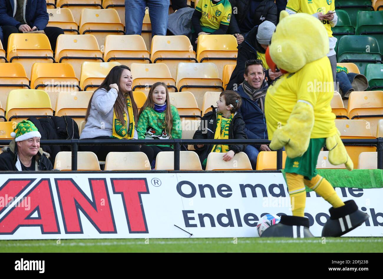 Norwich city mascot hi-res stock photography and images - Alamy