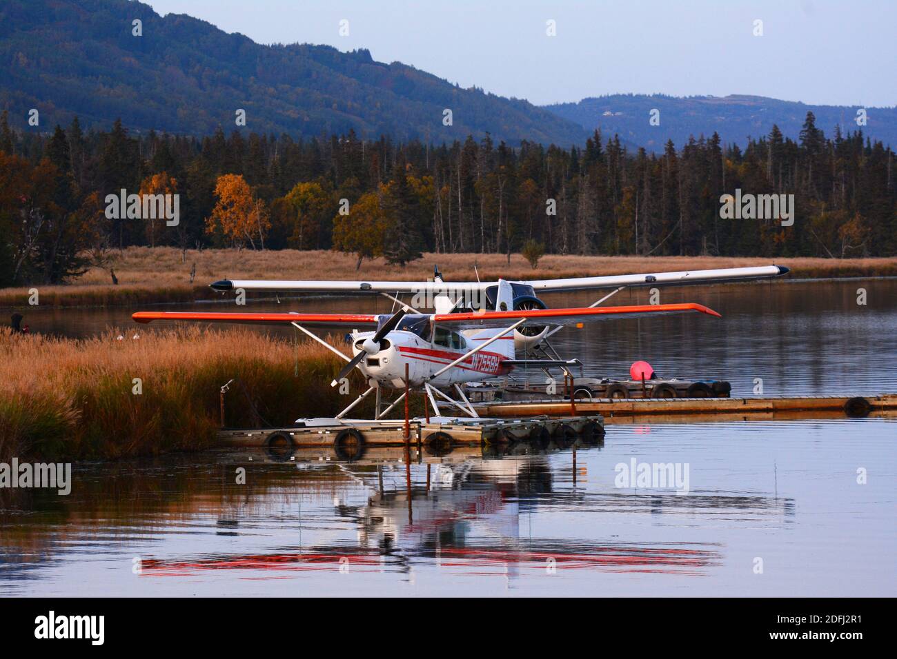 Float plane on lake alaska hi-res stock photography and images - Alamy