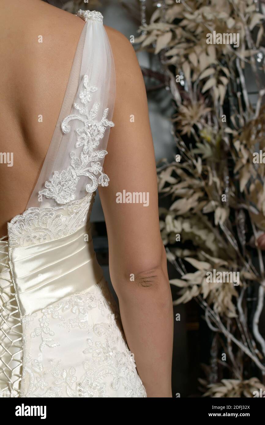 Back view wedding dress hi-res stock photography and images - Alamy