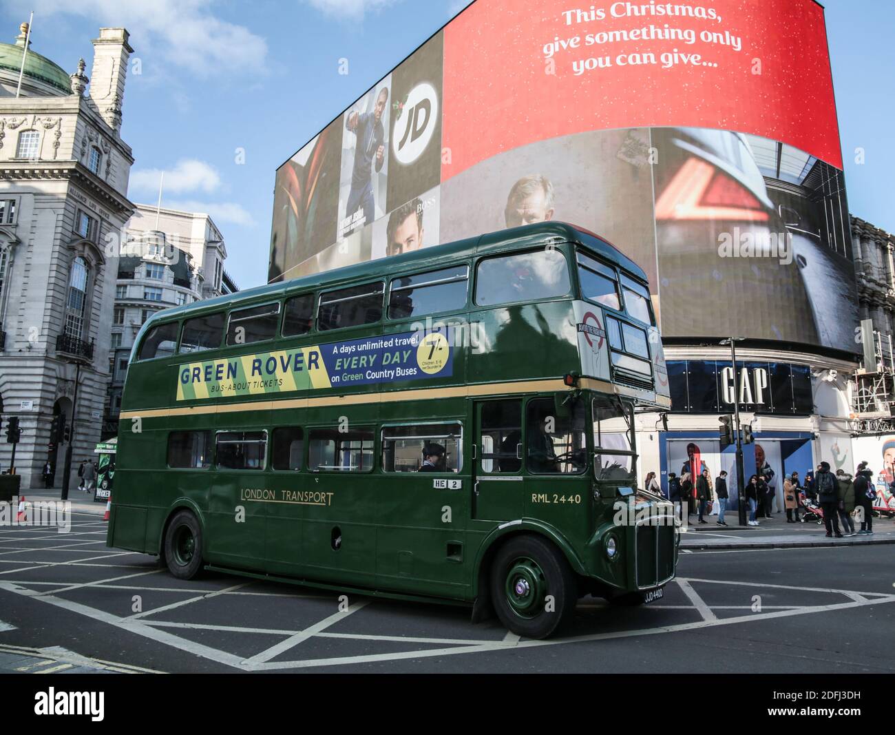 159 london bus hi-res stock photography and images - Alamy
