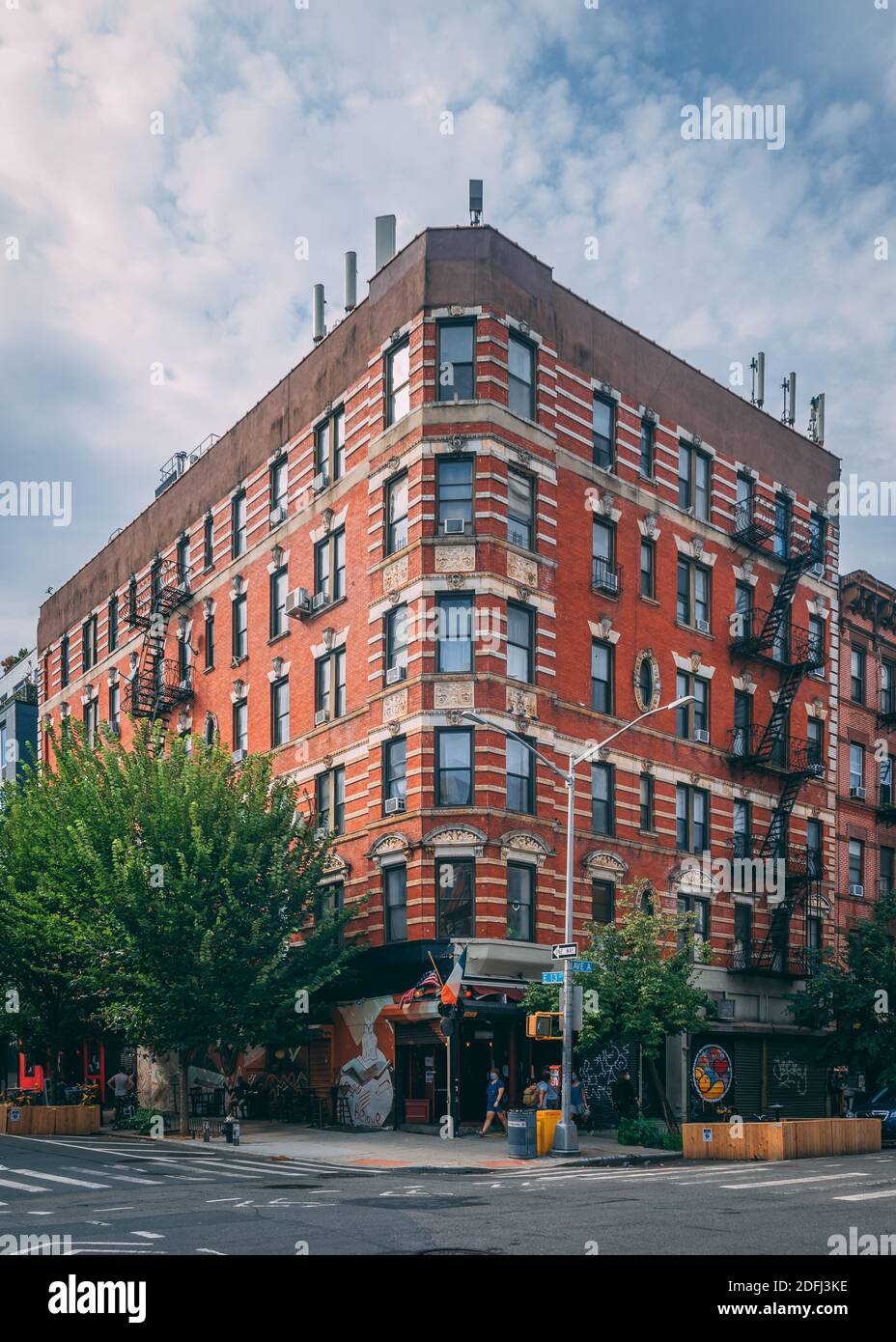 East 13th street new york hi-res stock photography and images - Alamy