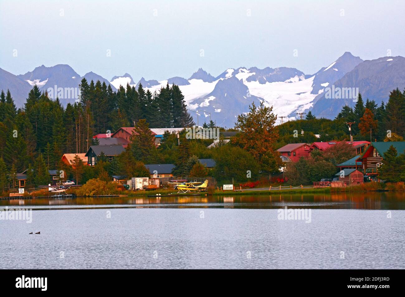 Mountains sunset alaska house hi-res stock photography and images - Alamy