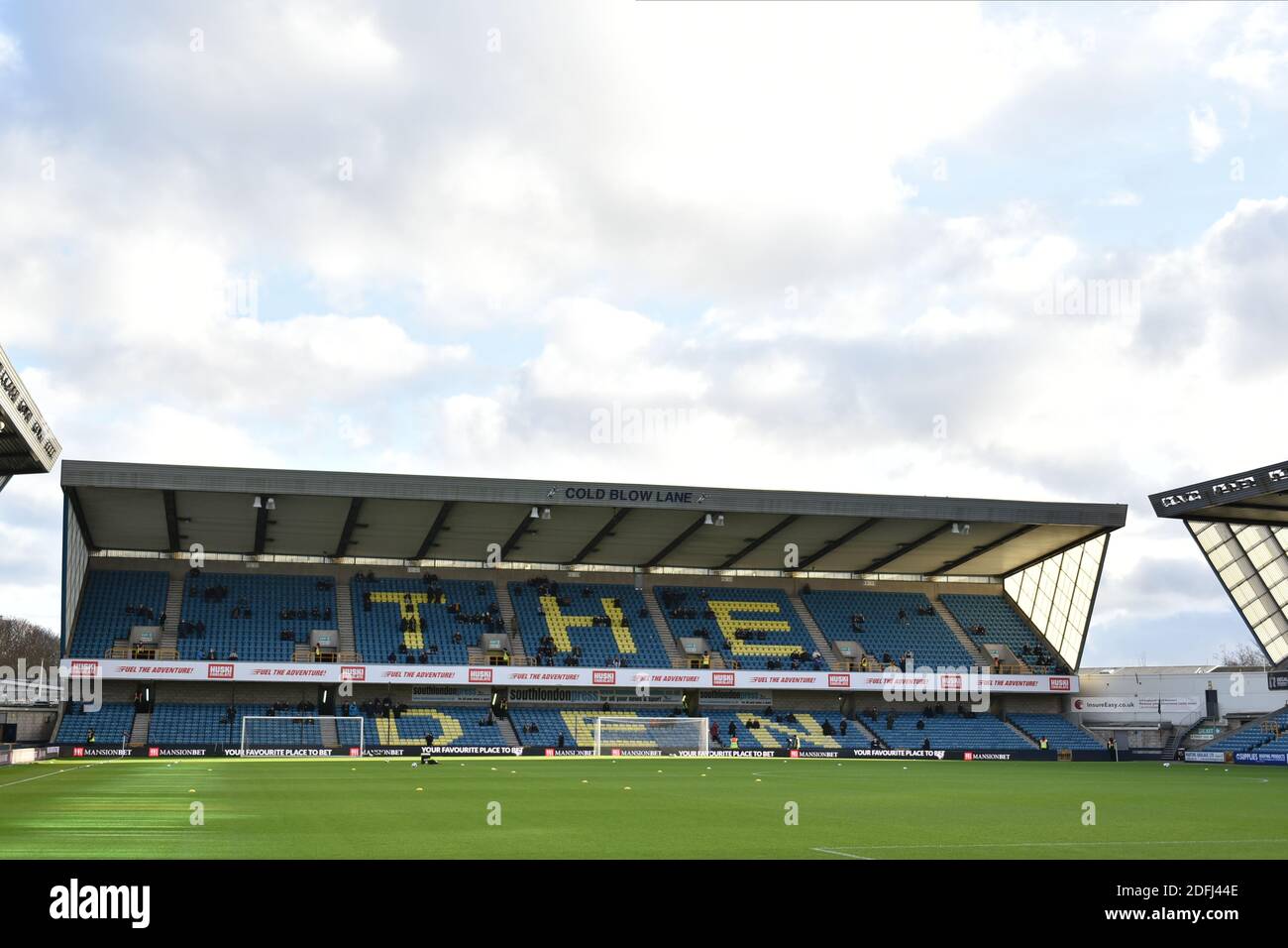 Millwall and stadium and den hi-res stock photography and images - Alamy