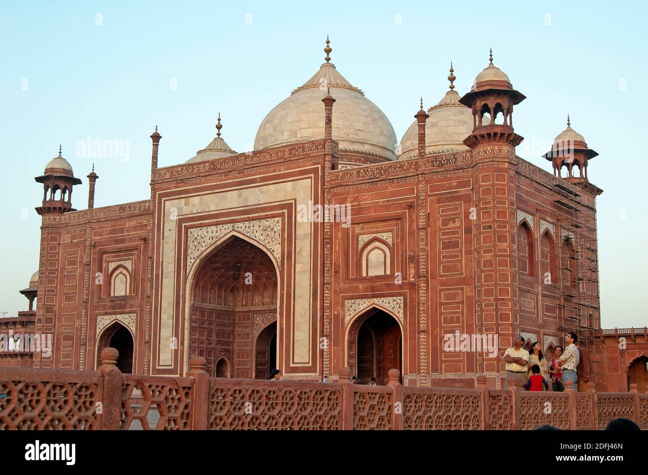 Taj mahal mosque masjid india hi-res stock photography and images - Alamy