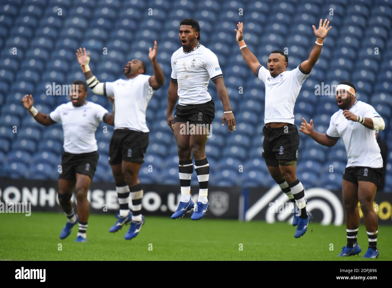 Fiji perform cibi war dance hi-res stock photography and images - Alamy