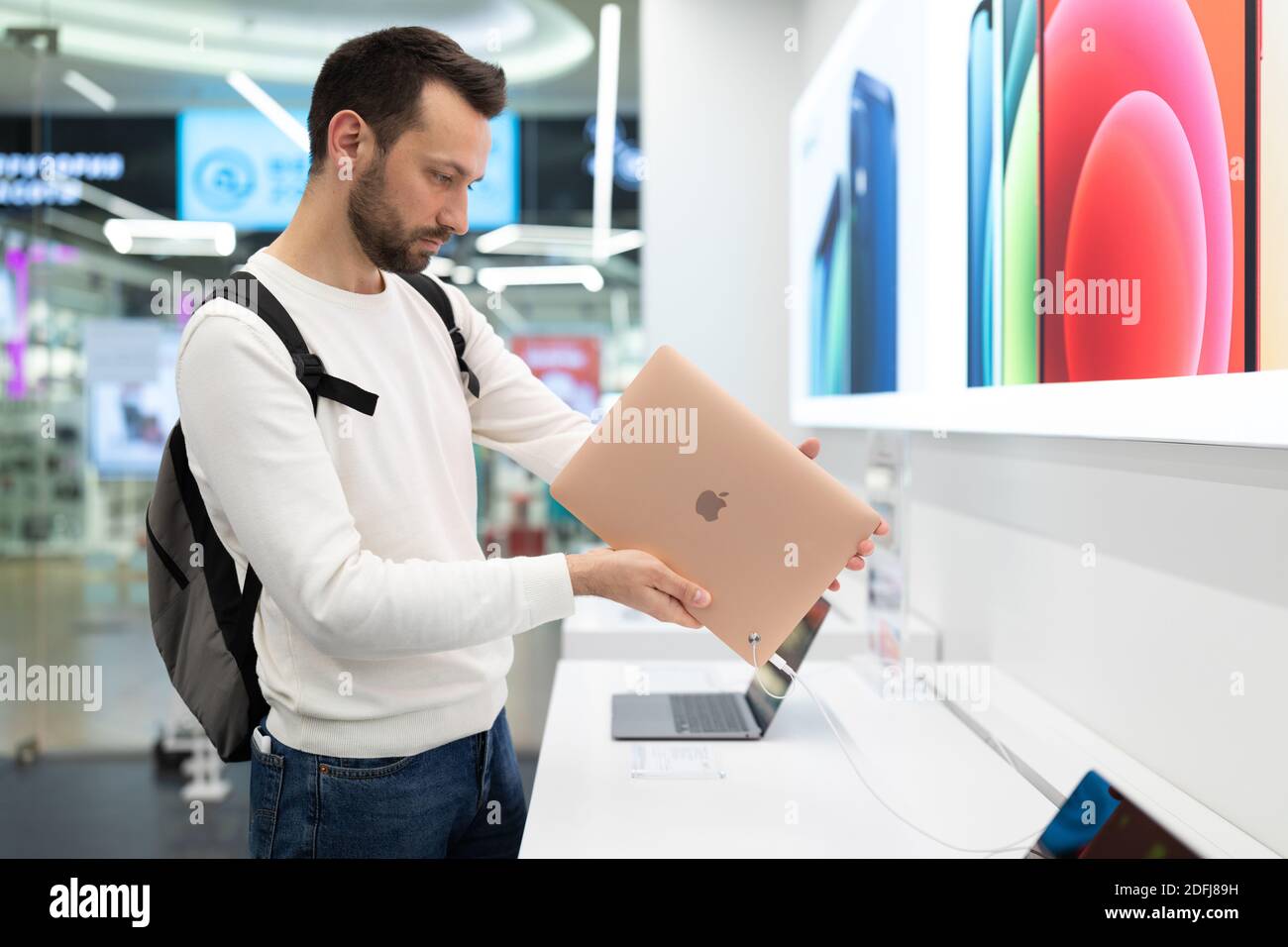 Macbook pro m1 pro hi-res stock photography and images - Alamy