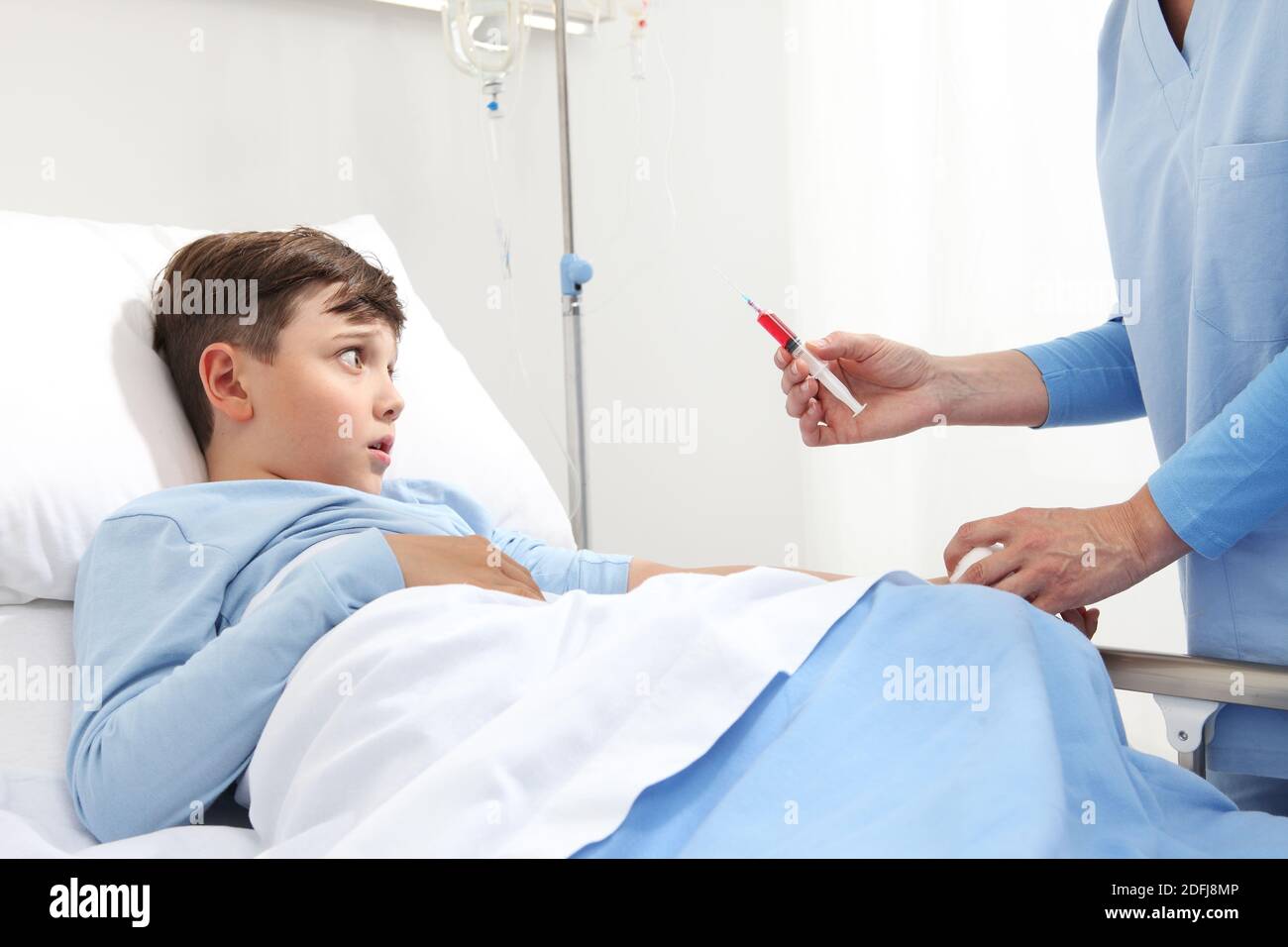 Scared child bed hi-res stock photography and images - Alamy