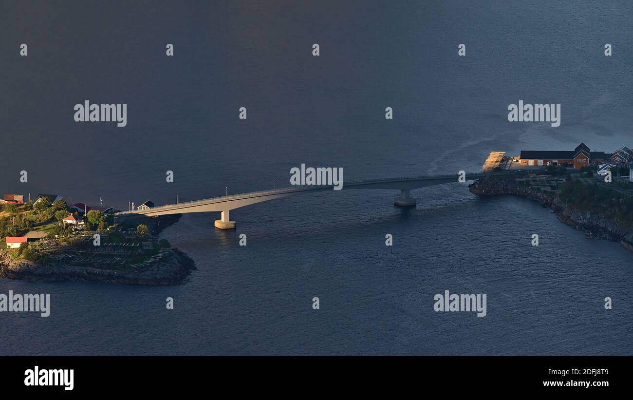 Bridge connecting islands hi-res stock photography and images - Alamy
