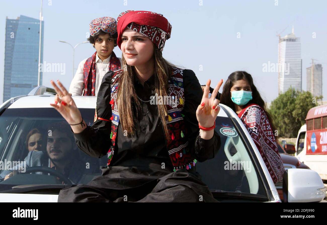People are wearing Sindh traditional dresses as they holding ...