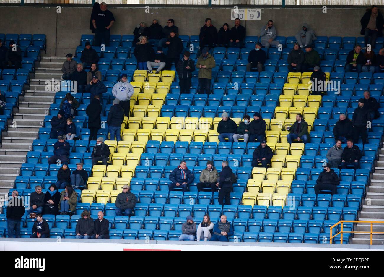 Millwall fans hi-res stock photography and images - Alamy