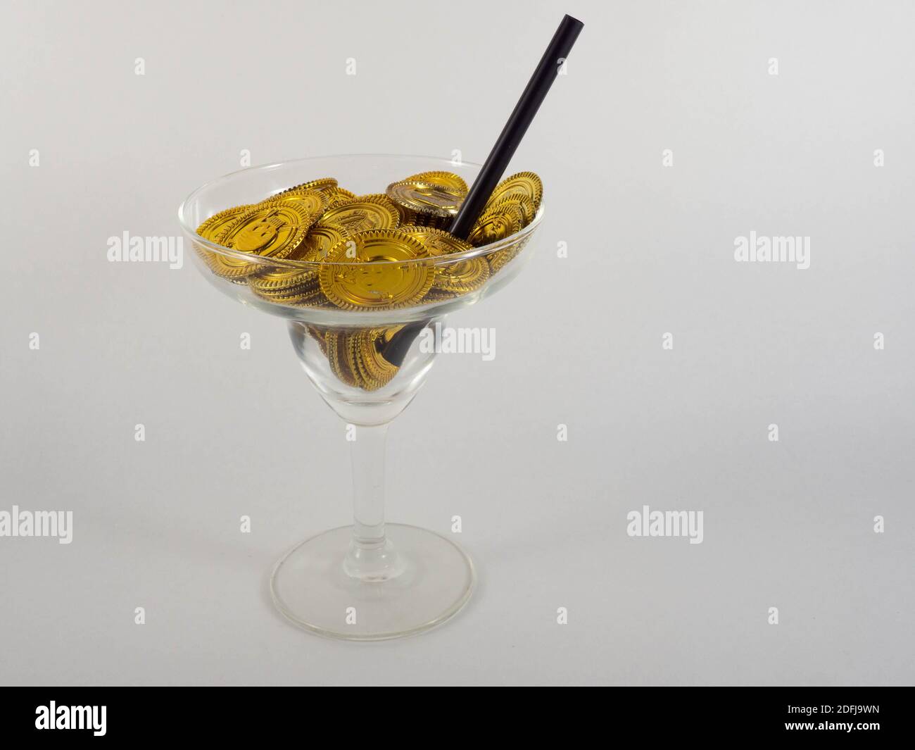Mixing alcohol hi-res stock photography and images - Alamy