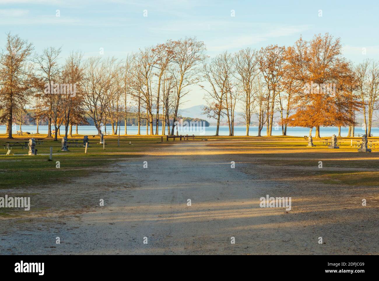 Sandy beach lake campground hi-res stock photography and images - Alamy
