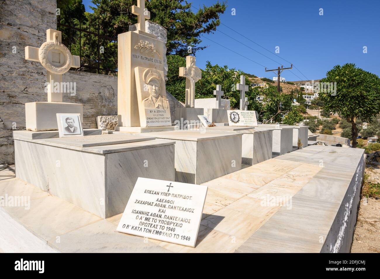 Greek cemetery graveyard greece hi-res stock photography and images - Alamy