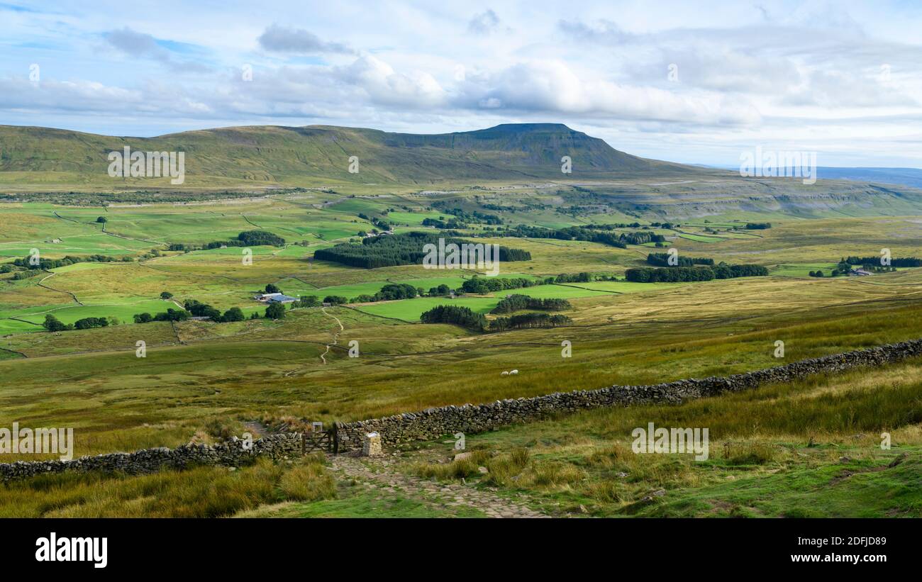 U shaped valley uk hi-res stock photography and images - Alamy