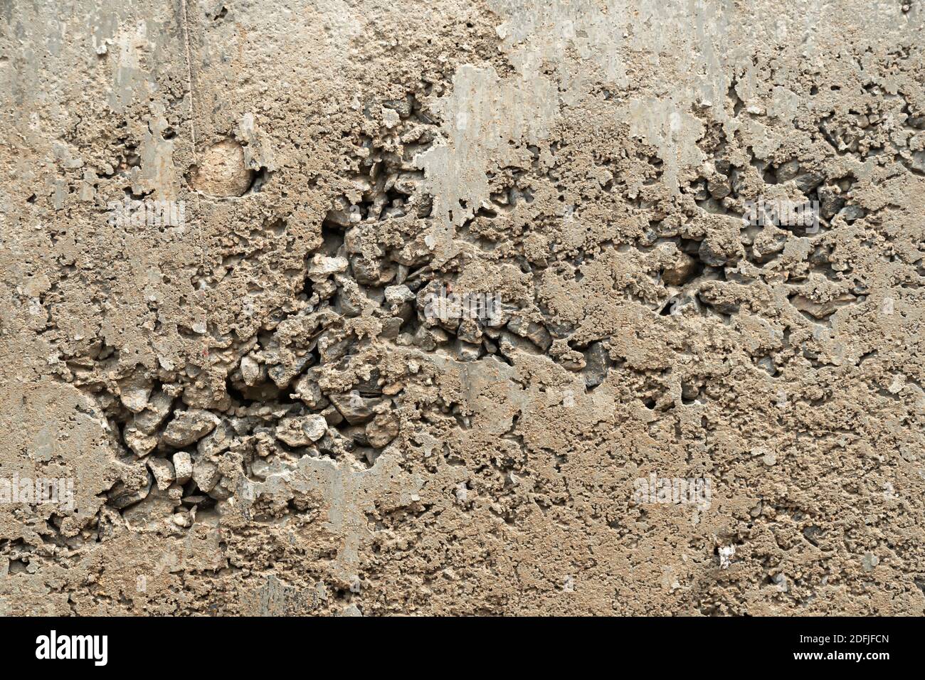 Cement & Concrete pour mistake. Honeycombs in Concrete - due to poor ...