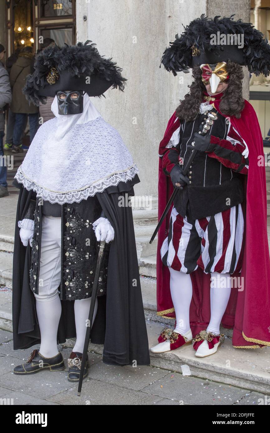 Beautiful courtesans hi-res stock photography and images - Alamy