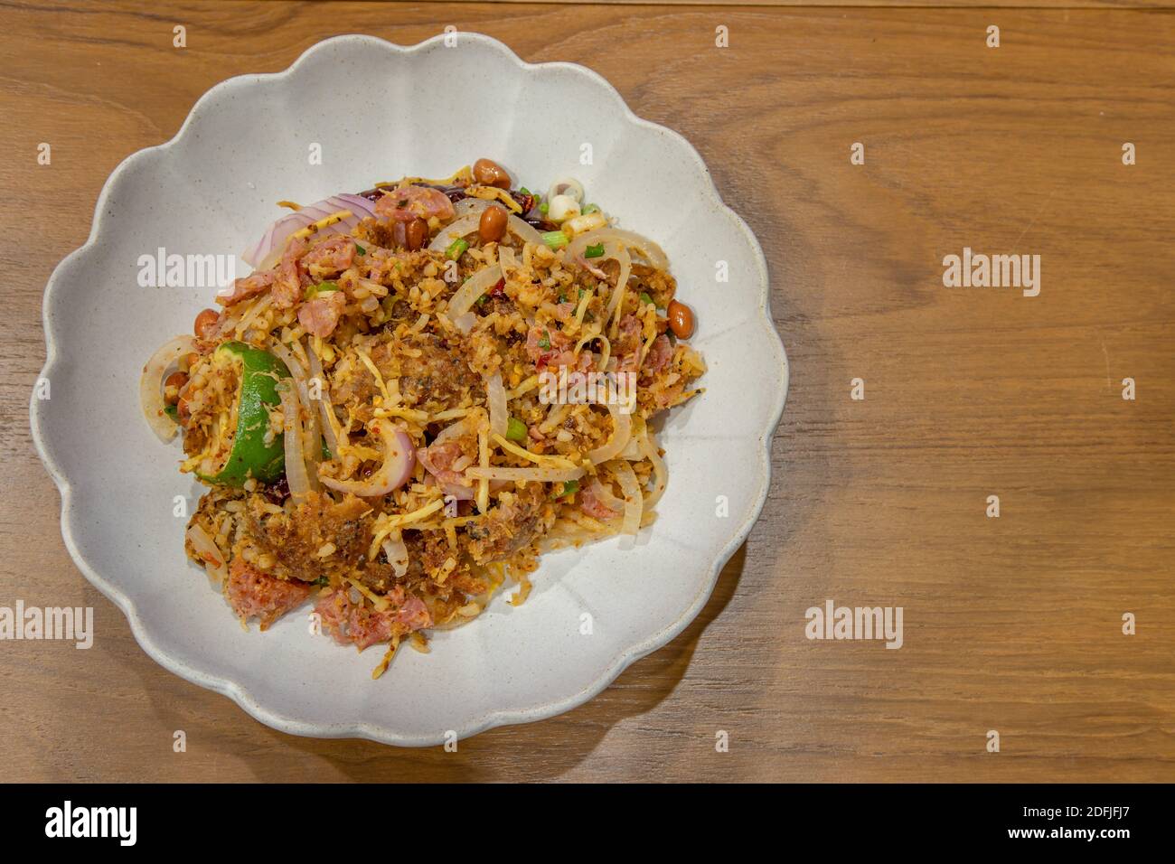 Yam naem khao tod hi-res stock photography and images - Alamy