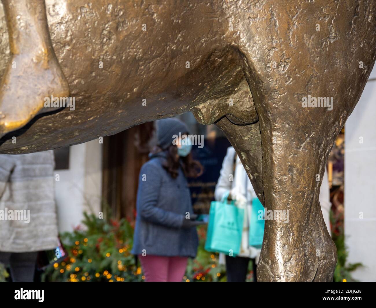 A woman wearing a face mask on New Bond Street in London Stock Photo ...