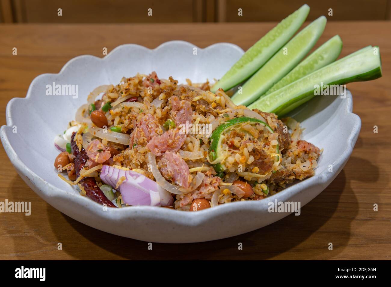 Yam naem khao tod hi-res stock photography and images - Alamy