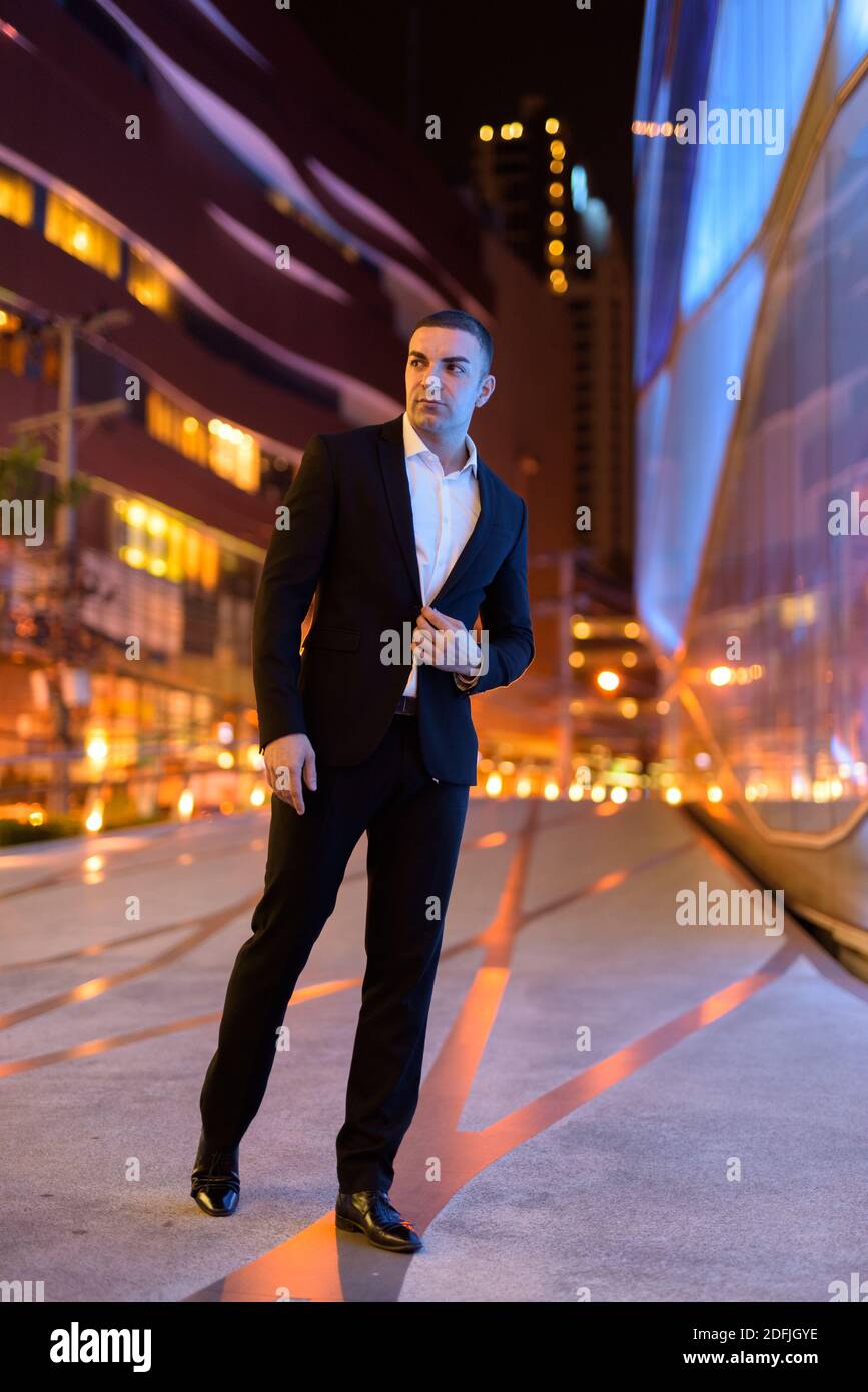 Man walking walk business suit hi-res stock photography and images - Alamy