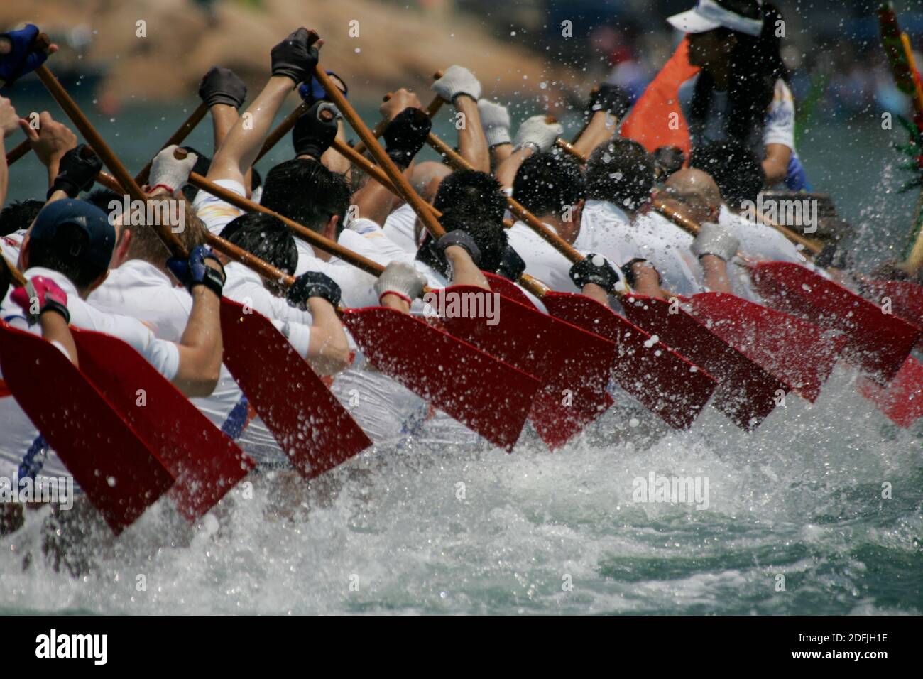 dragon boat team racing Stock Photo - Alamy
