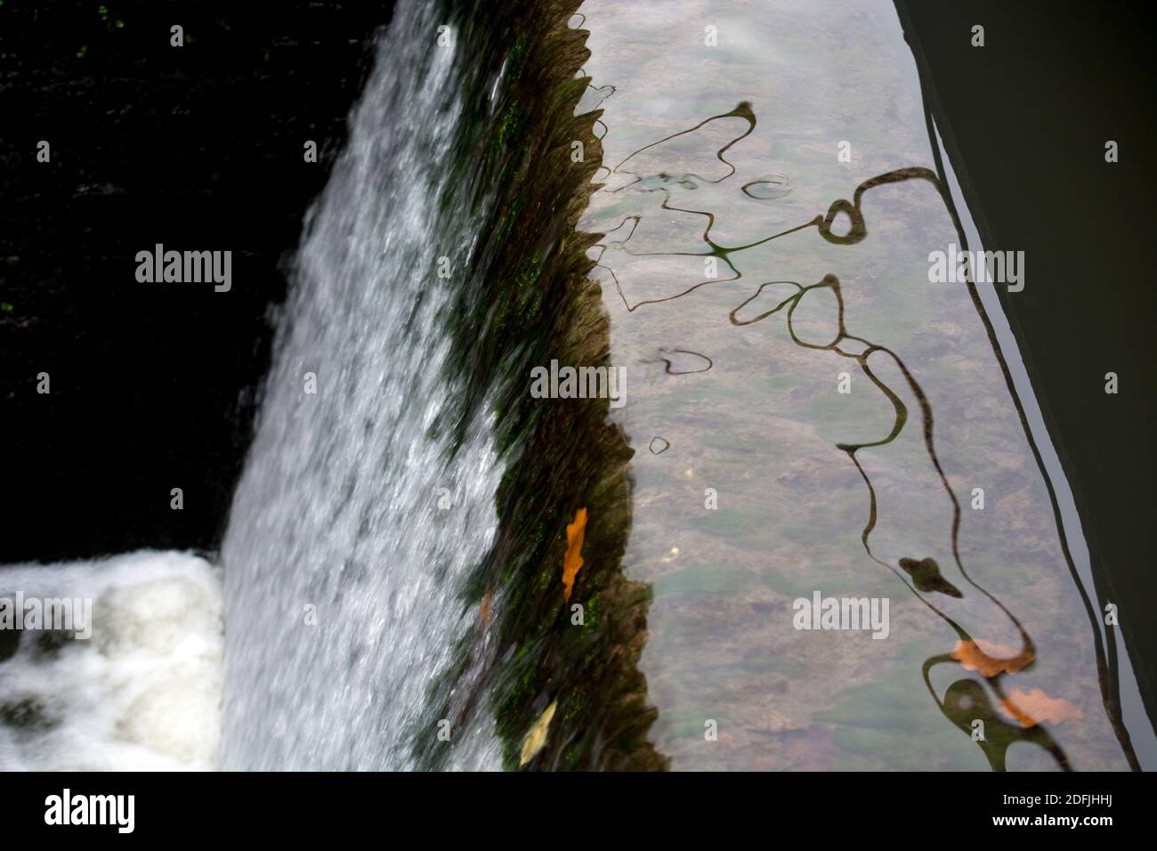 Overflow waterfall hi-res stock photography and images - Alamy