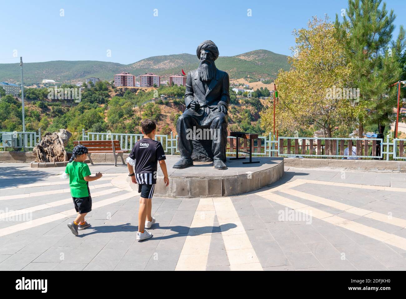 Seyid riza square hi-res stock photography and images - Alamy