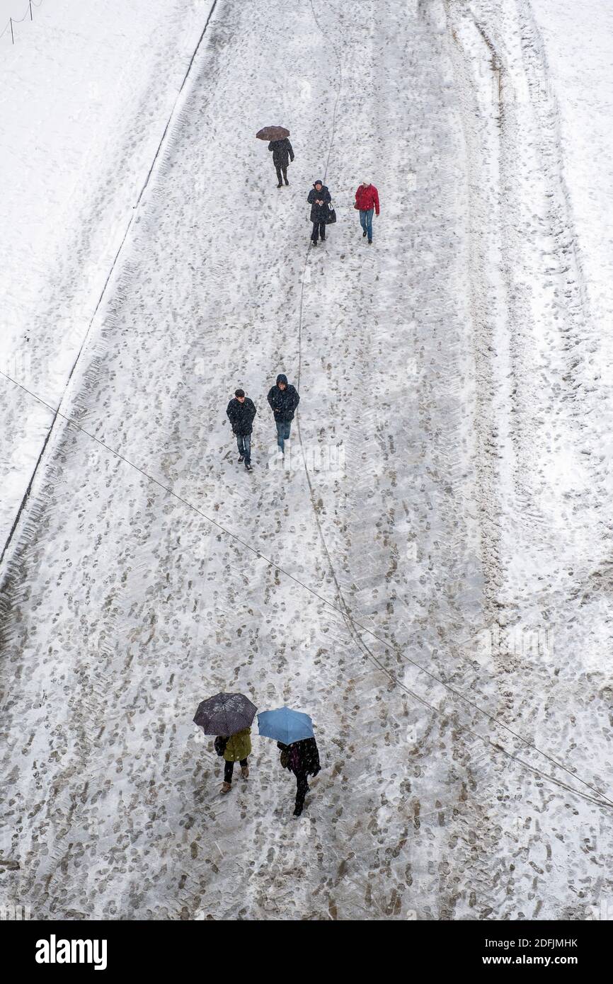 People bird's eye view hi-res stock photography and images - Alamy