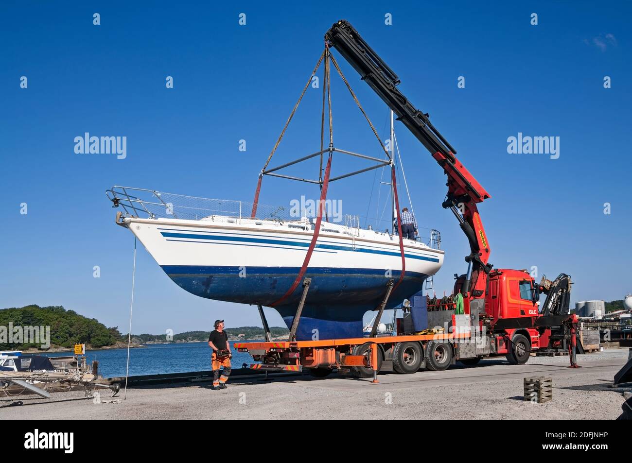Truck ship unloading hi-res stock photography and images - Alamy