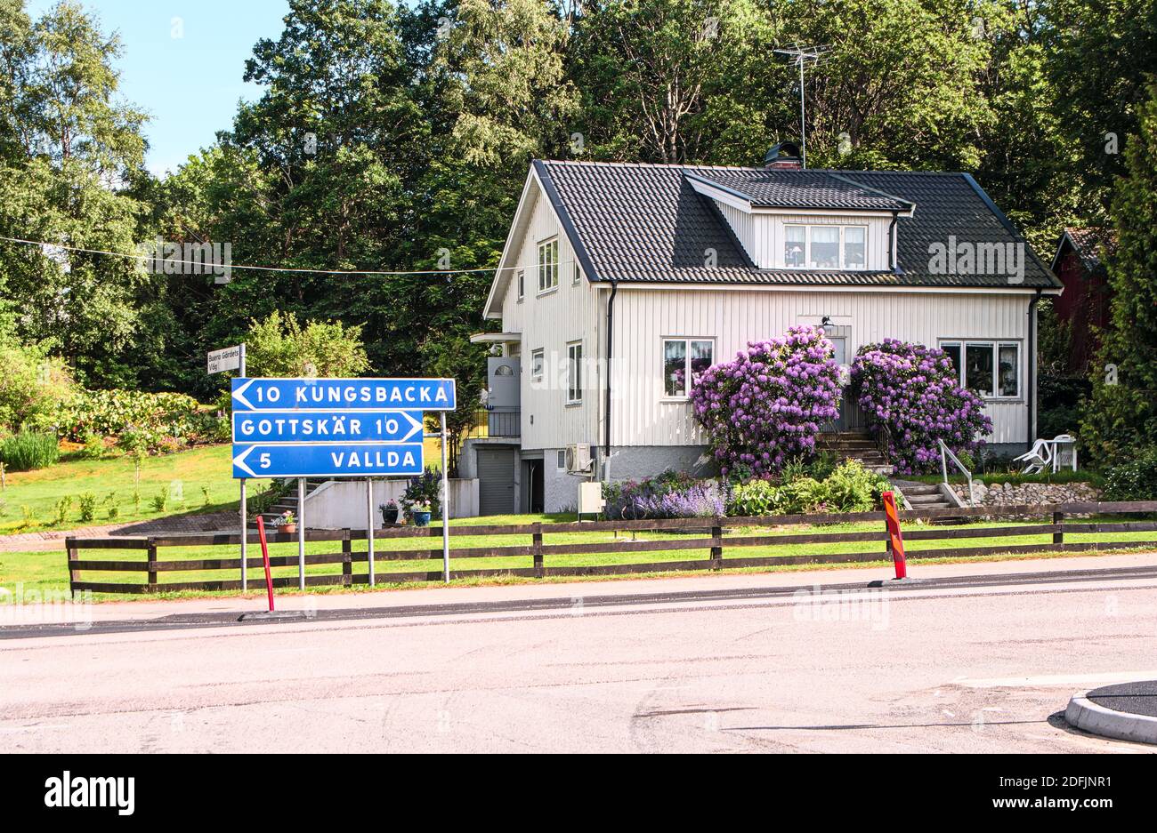 roadside house in sweden Stock Photo - Alamy