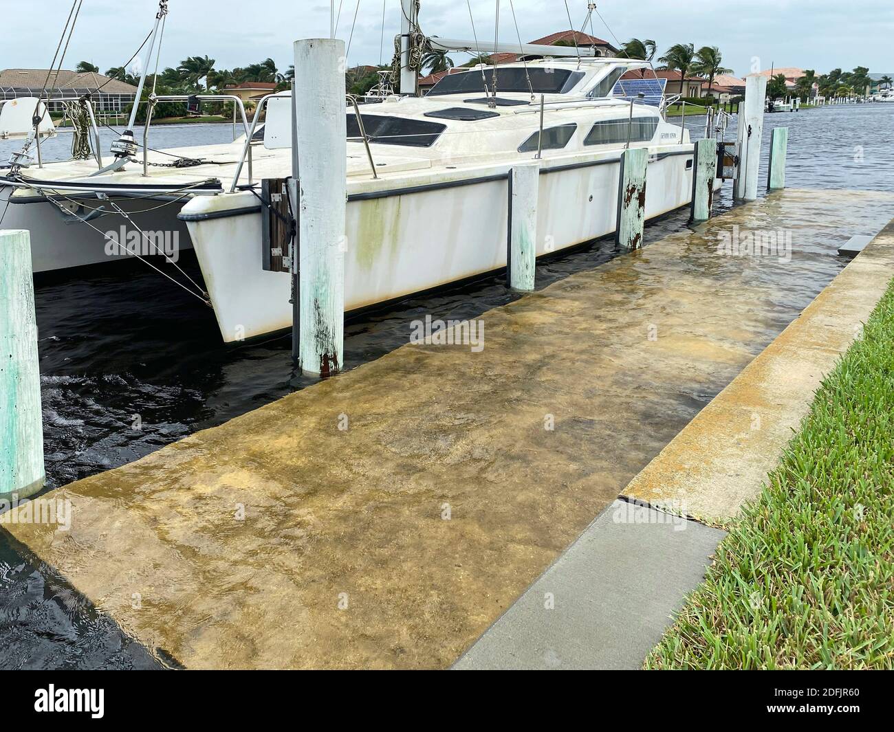 Dirty Boat High Resolution Stock Photography and Images - Alamy