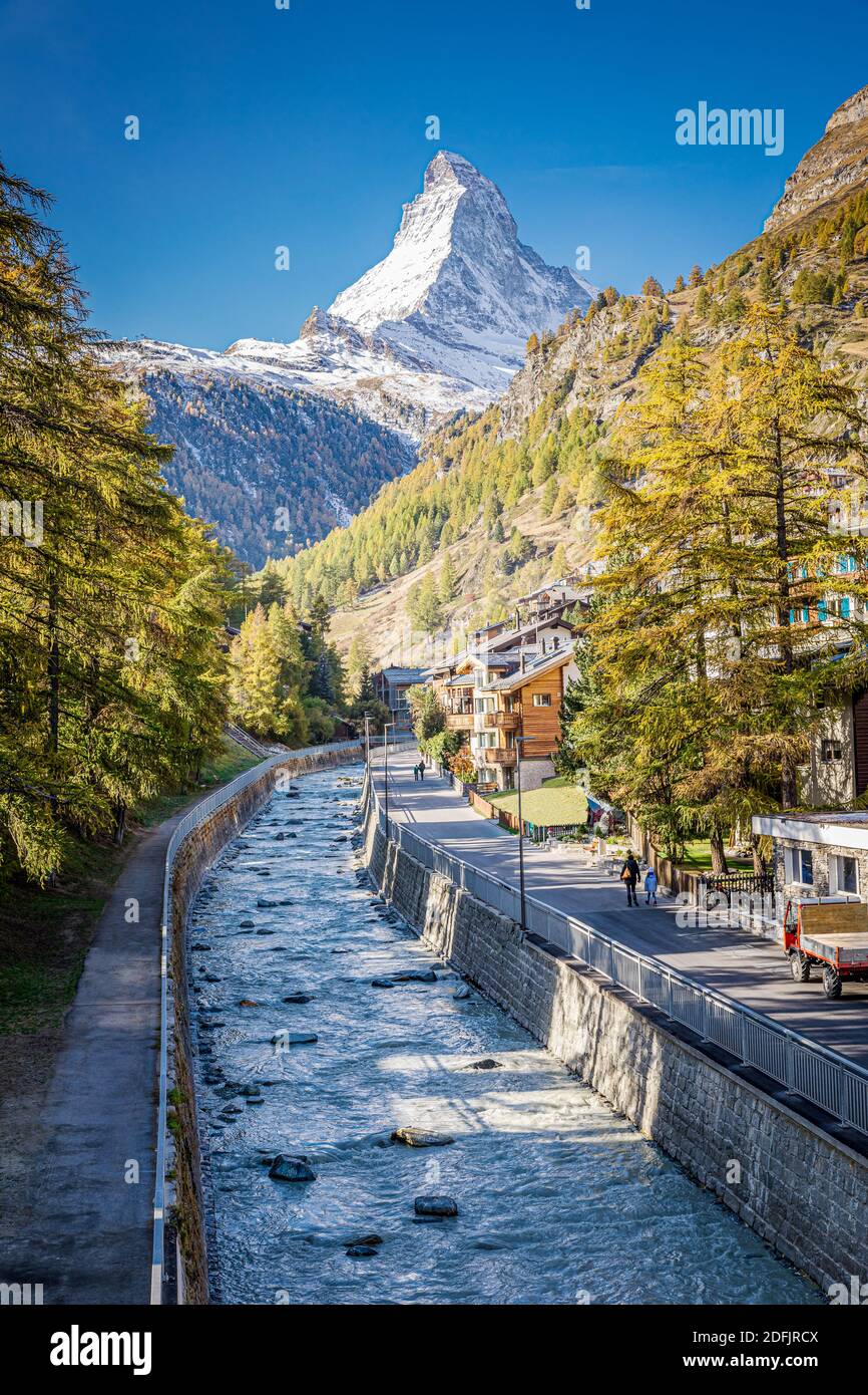 View of the Matterhorn mountain from the center of the Swiss village of ...