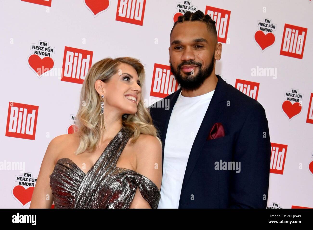 Youtube heart hi-res stock photography and images - Alamy