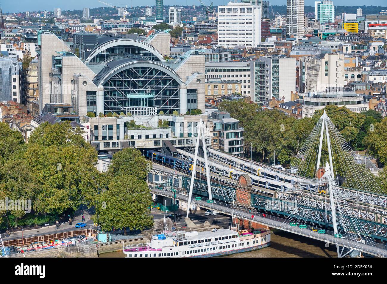 Aerial view of london hungerford bridge hi-res stock photography and ...