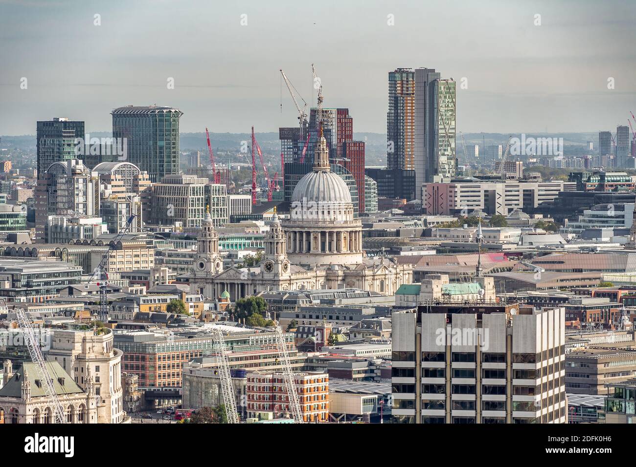 Aerial view of london skyline hi-res stock photography and images - Alamy