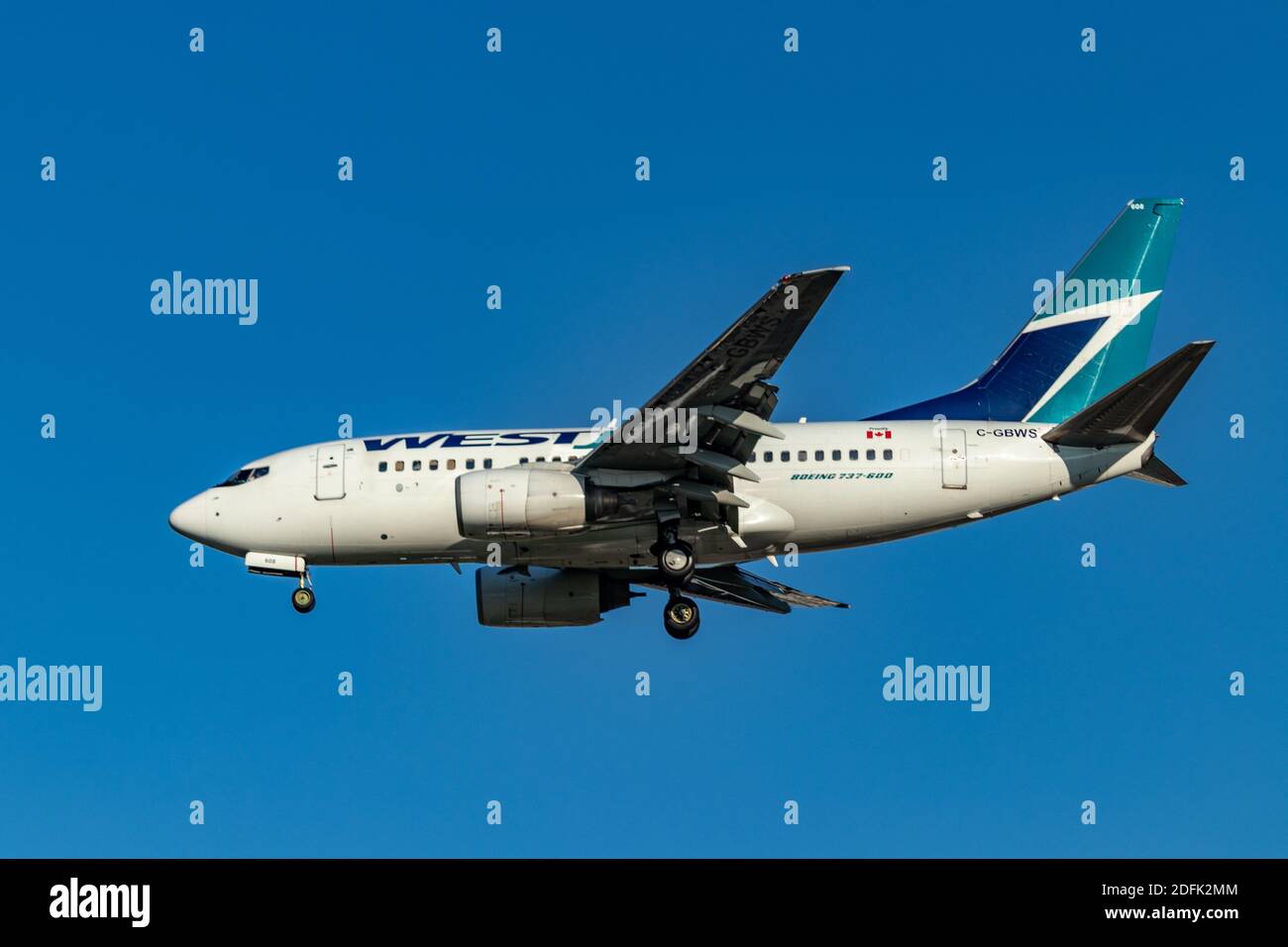Landing gear close up hi-res stock photography and images - Alamy
