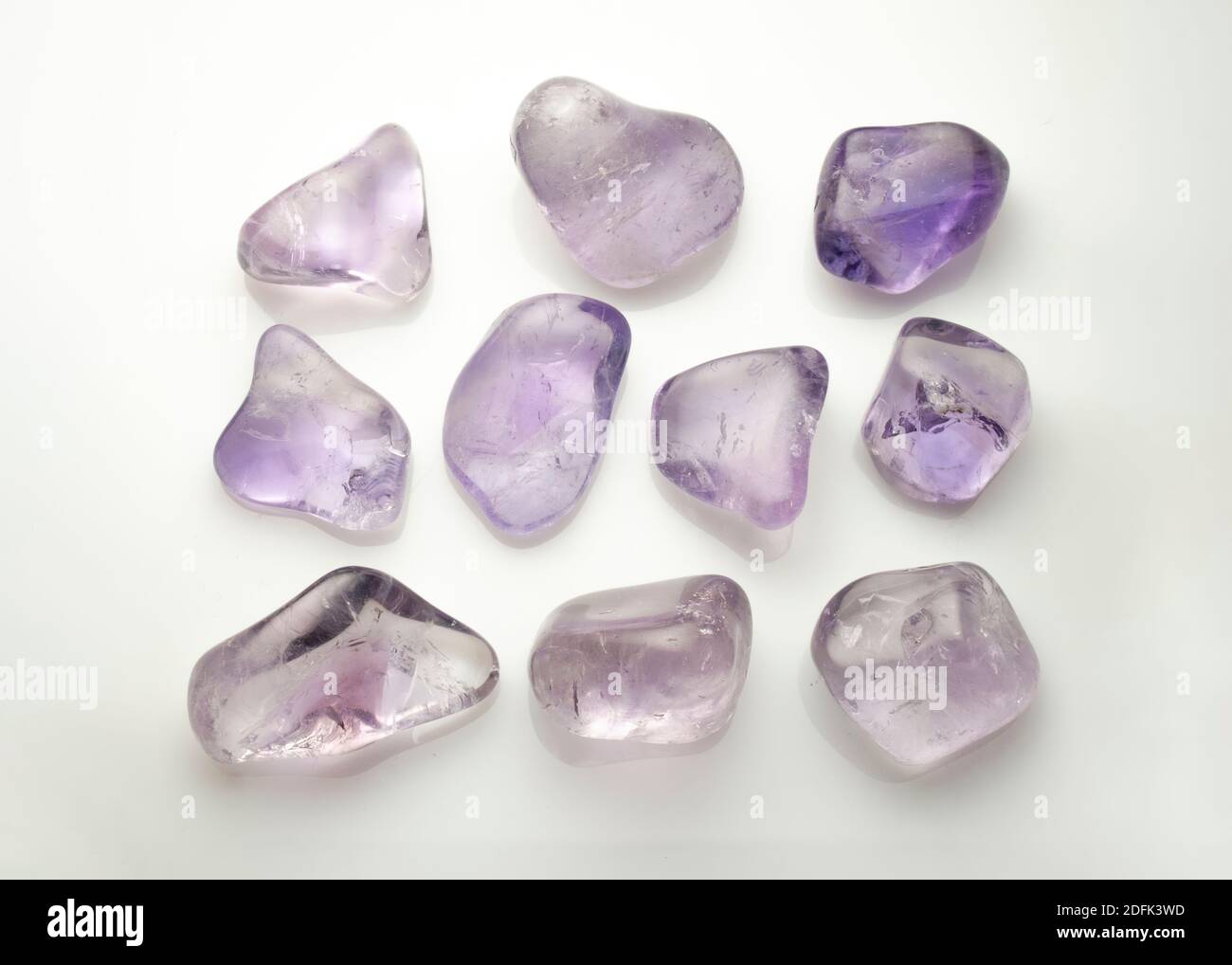 Amethyst semiprecious stone texture hi-res stock photography and images ...
