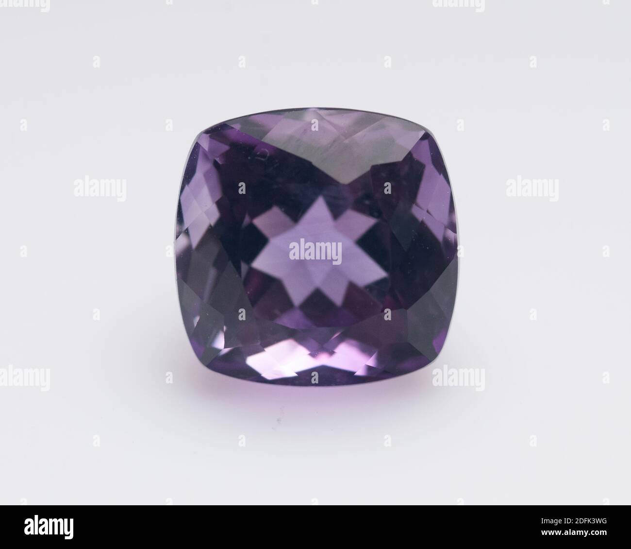 Amethyst semiprecious stone texture hi-res stock photography and images ...