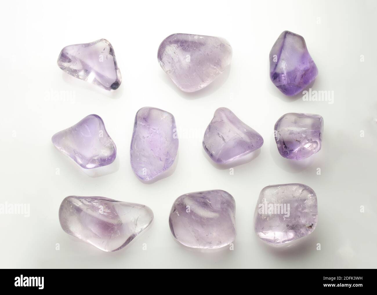 Amethyst semiprecious stone texture hi-res stock photography and images ...