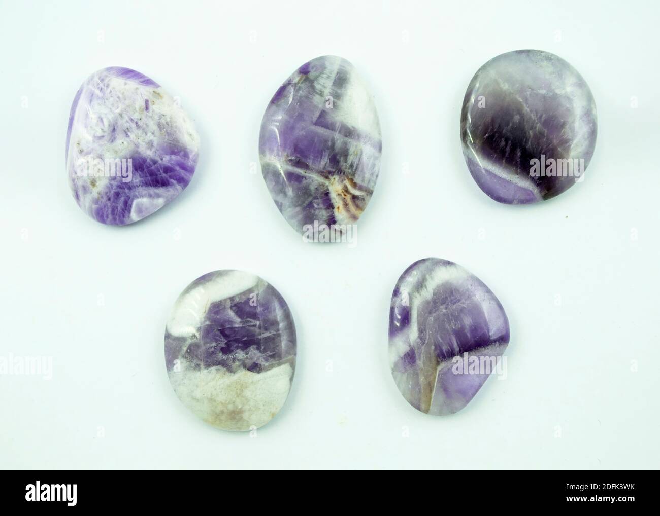 Amethyst semiprecious stone texture hi-res stock photography and images ...