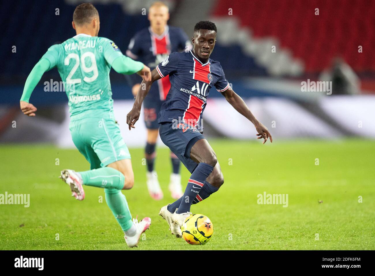 Idrissa Gueye of PSG in action during the Ligue 1 match between Paris ...