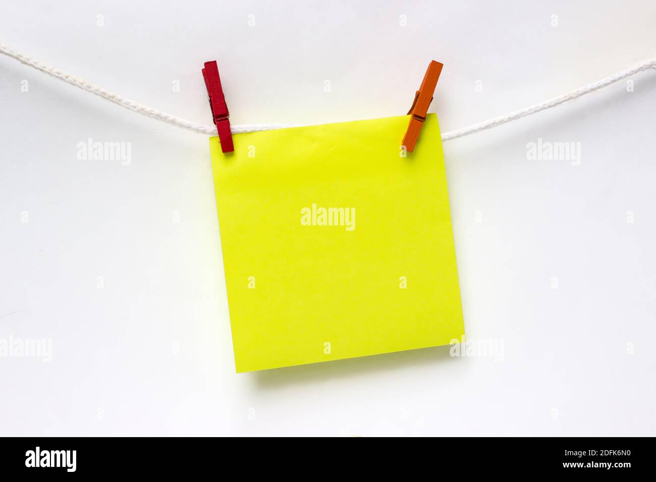 Blank post it note cut out hi-res stock photography and images - Alamy