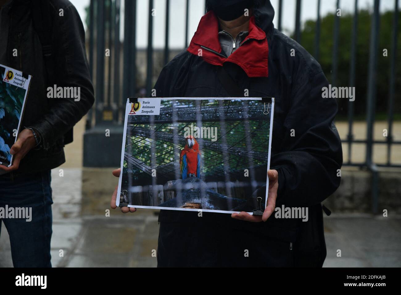 The association Zoopolis demonstrated in front of the Jardin des ...