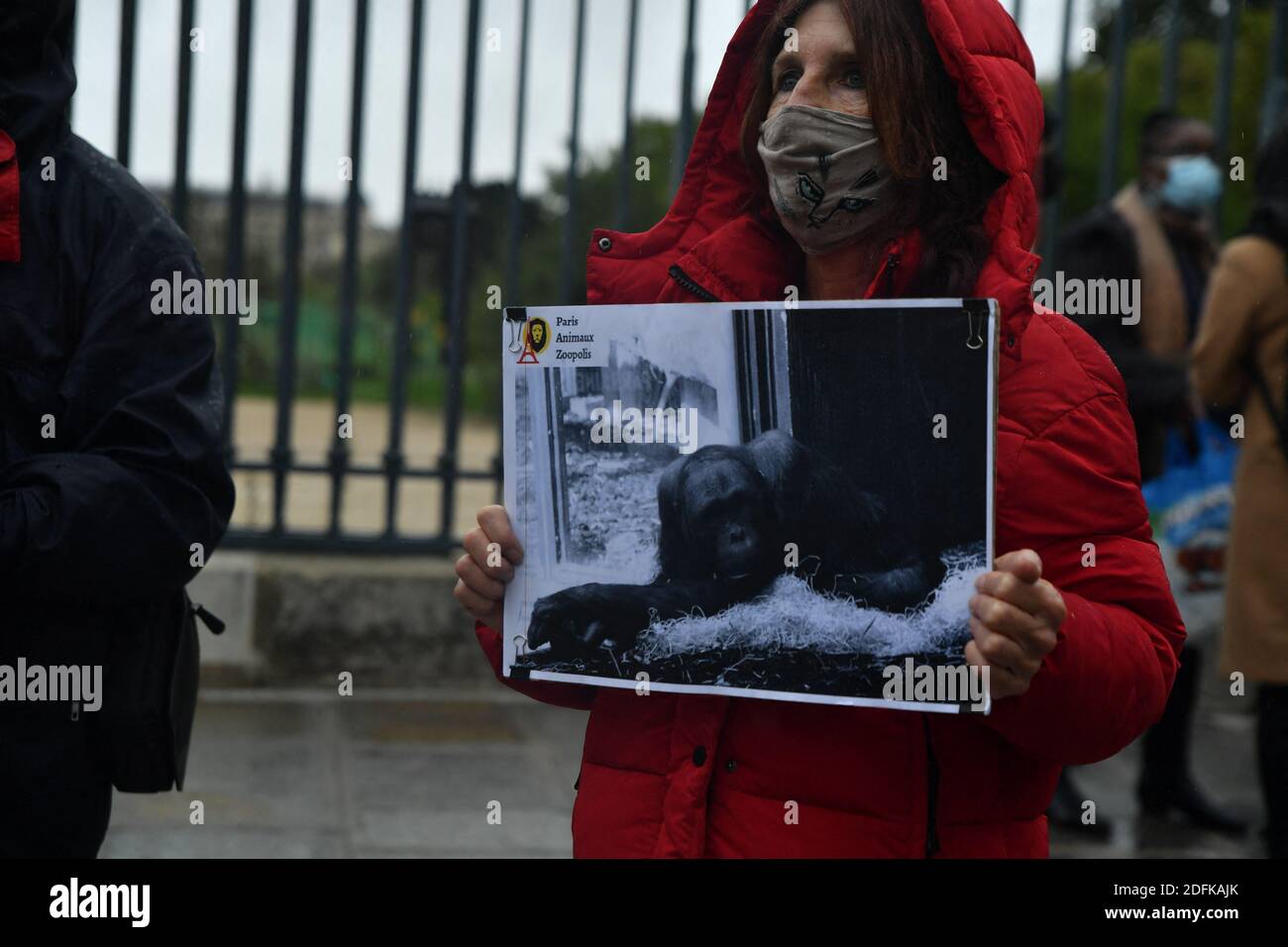 The association Zoopolis demonstrated in front of the Jardin des ...