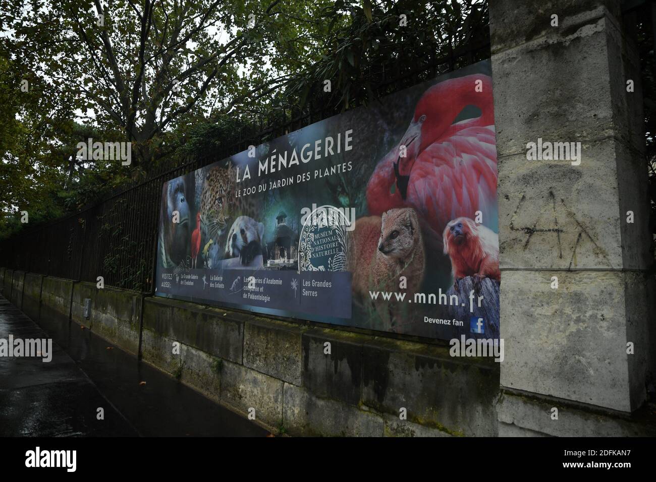 The association Zoopolis demonstrated in front of the Jardin des ...