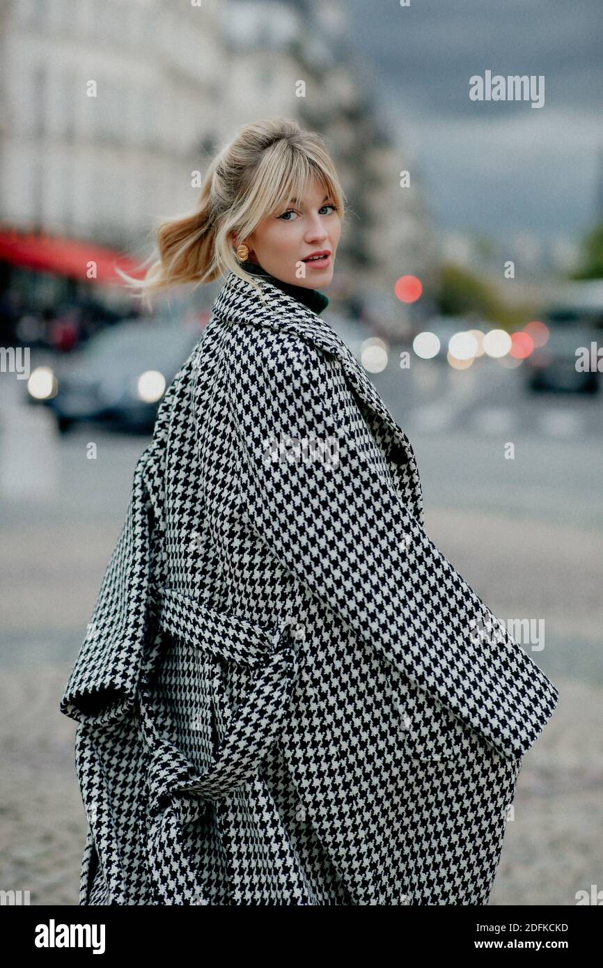 Street style, Constance Arnoult arriving at AMI Spring Summer 2021 show ...