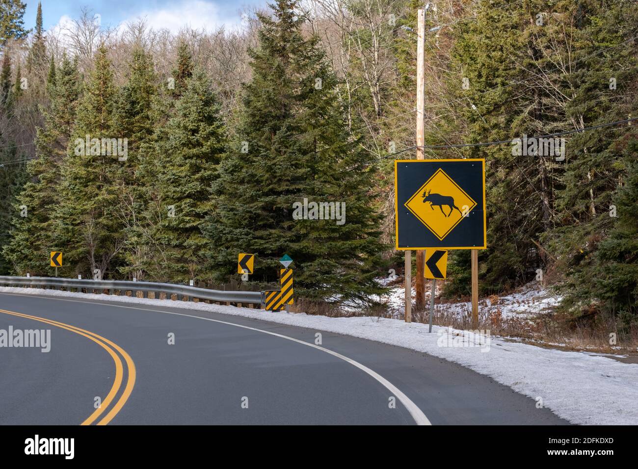 Moose crossing traffic sign ontario hi-res stock photography and images ...