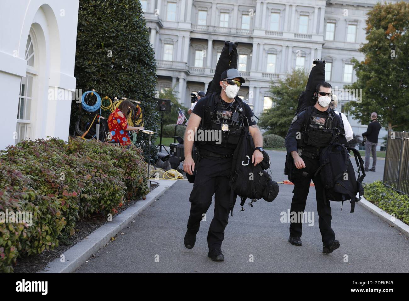 Secret service counter assault hi-res stock photography and images - Alamy