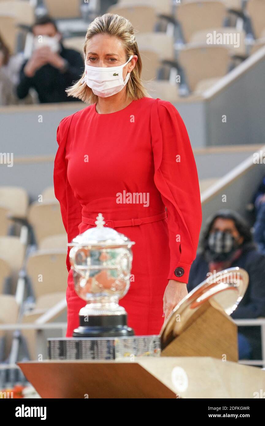 Mary Pierce arrives on the court following the Women's Singles Final on ...
