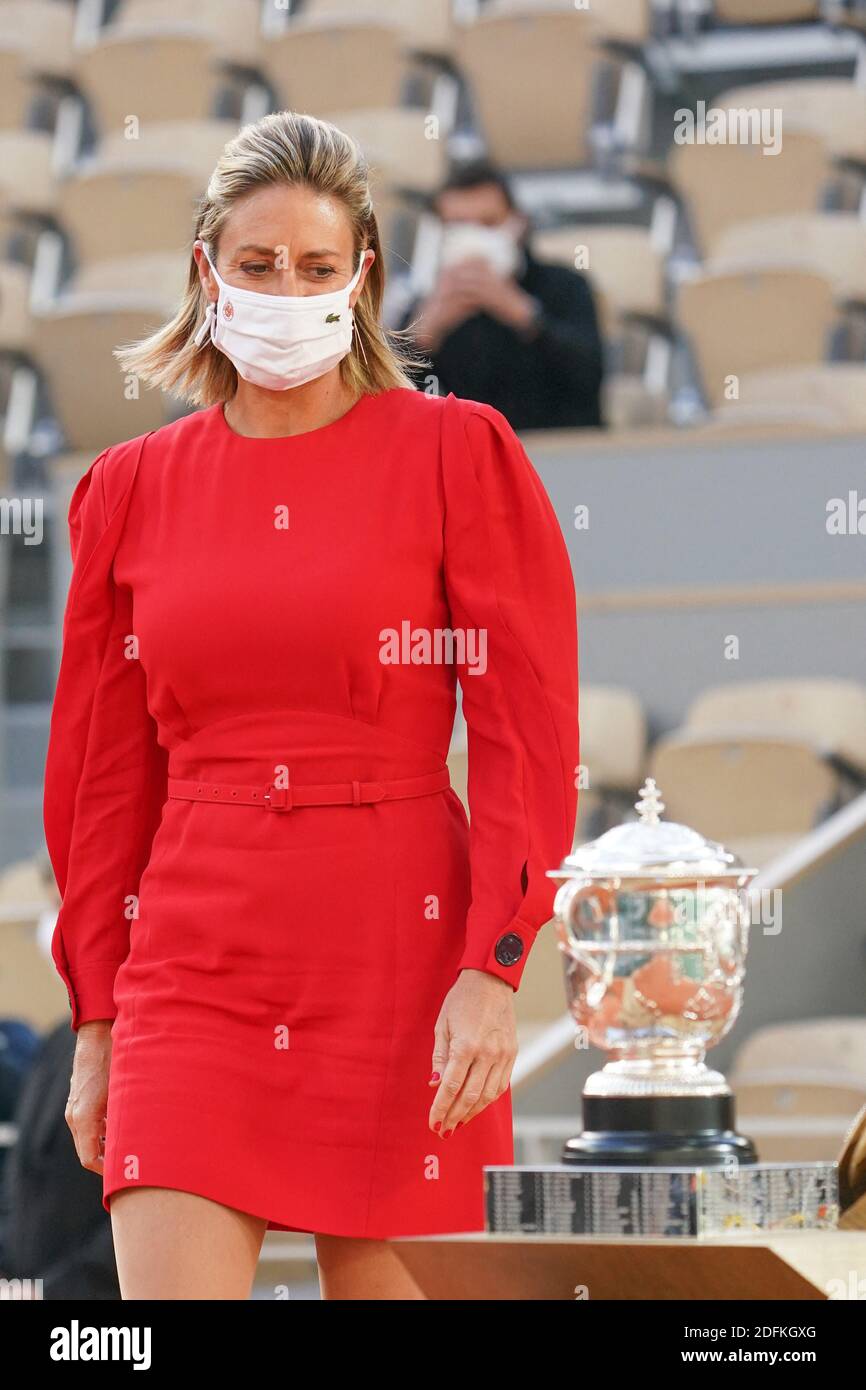 Mary Pierce arrives on the court following the Women's Singles Final on ...